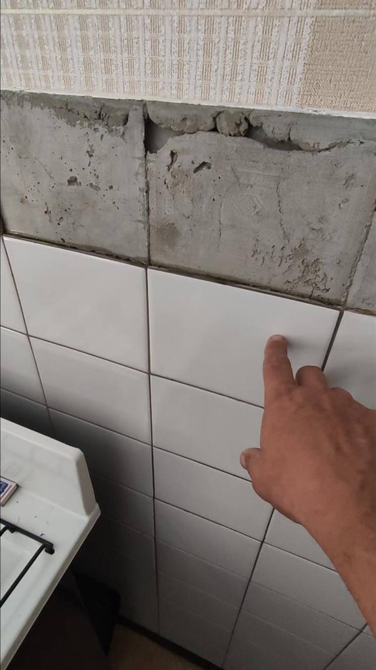 Чем приклеить старую плитку. Простое решение