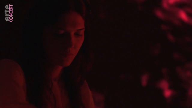 Anna Z dans Chat with a DJ