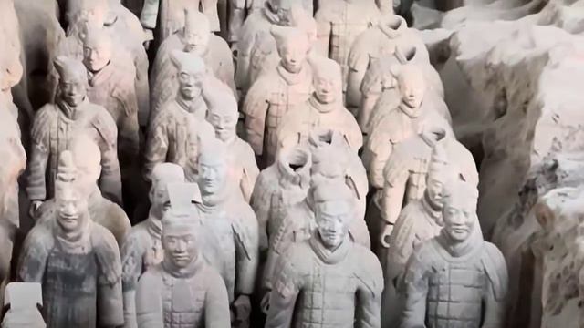 Терракотовая армия в Сиане - знаковая достопримечательность Китая