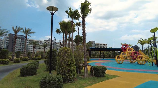 4К Walking tour of the park near Laguna Beach 3 resort in Maldives.