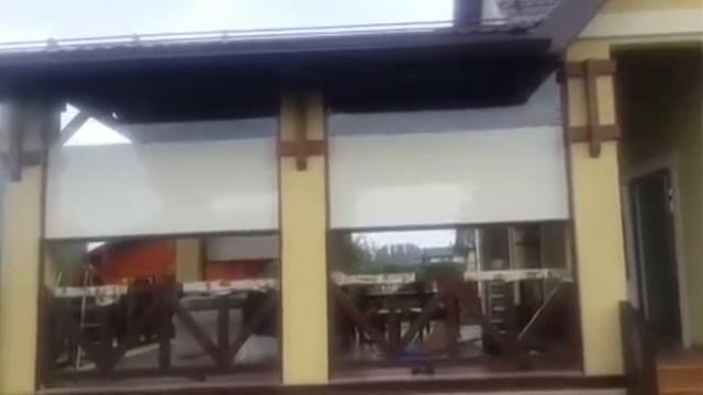 Уличные жалюзи. Рулонная кассетная Zip система Gardian с прозрачной вставкой и электроприводом