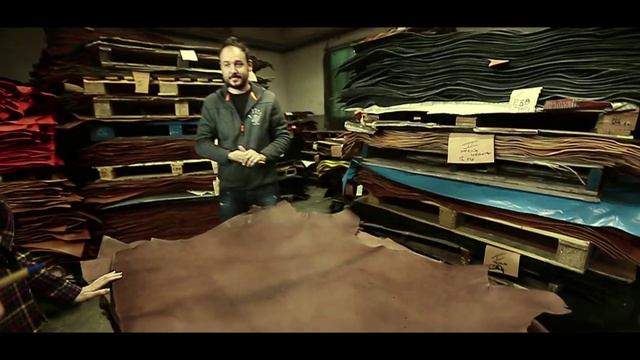 Этапы производства кожи растительного дубления на фабрике La Perla Azzurra.