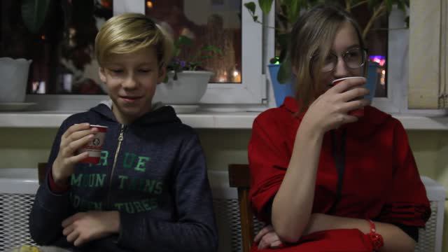 Серый и Красный ( короткометражка, детский фильм, 2019)