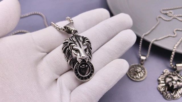 Львы из титановой стали