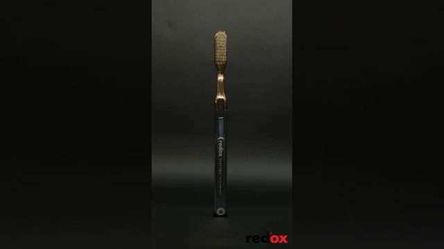 Золотая зубная щетка redox с электрическими витаминами