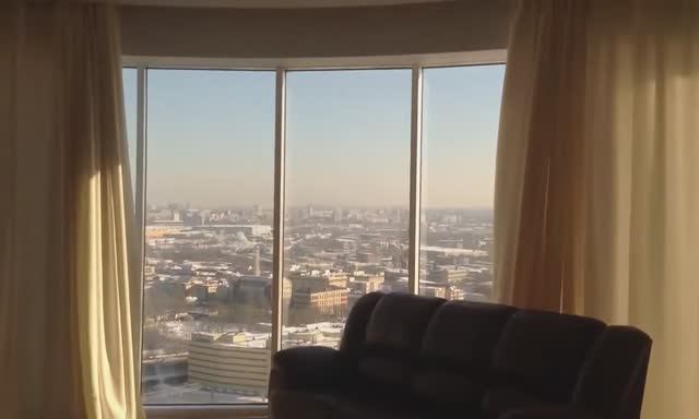 Шторы с электрокарнизом. Полукруглый эркер