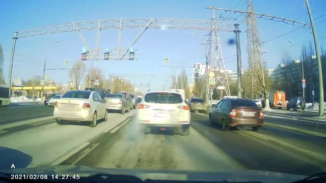 Соблюдайте дистанцию.