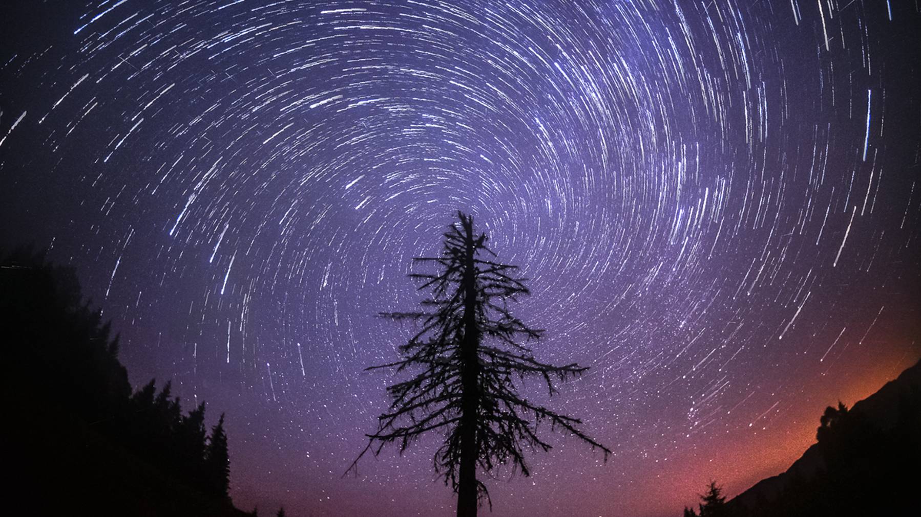 Стихотворение: "СМУТНЫЙ ЧАС". Читает автор — Елена Артёменко. Запись: июнь, 2018 года.