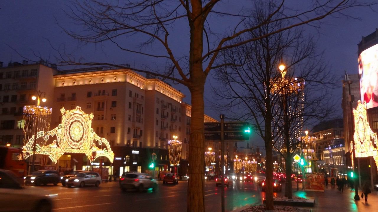 Москва красивая праздничная сверкающая огнями_Масленица