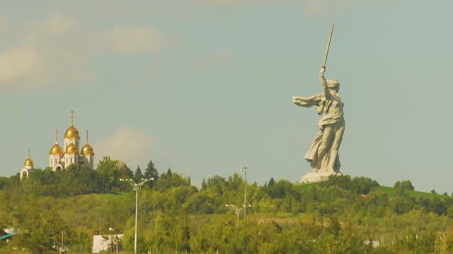 Течёт река Волга