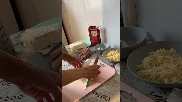 Быстрый и вкусный перекус: сосиски в лаваше на сковороде #food #diy