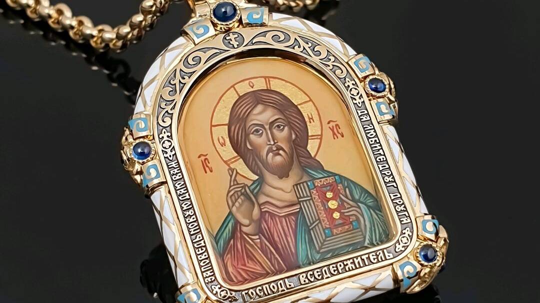 Нательная золотая икона Господь Вседержитель и Ангел Хранитель, украшенная сапфирами