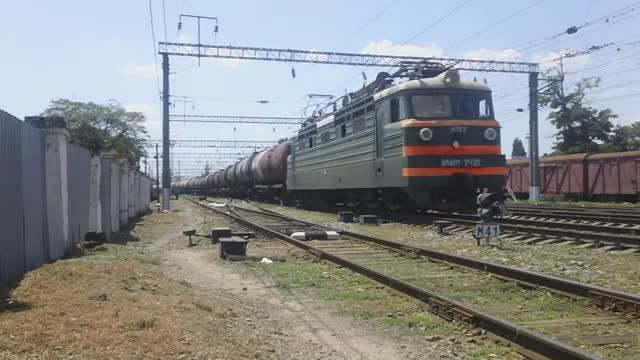 ВЛ60К-2420 с грузовым поездом