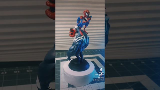 Веном и Человек-паук переписываются друг с другом