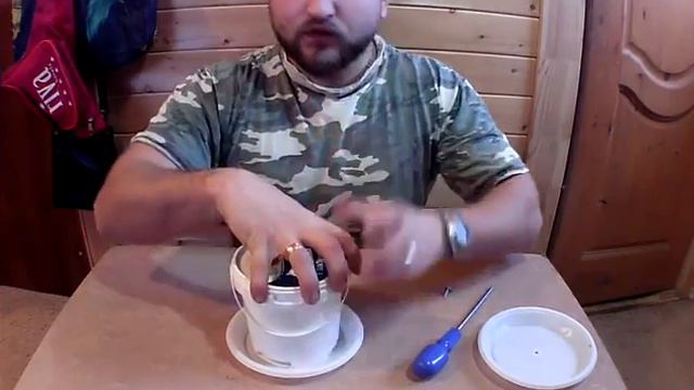 Самодельная бункерная кормушка для цыплят за 5 минут