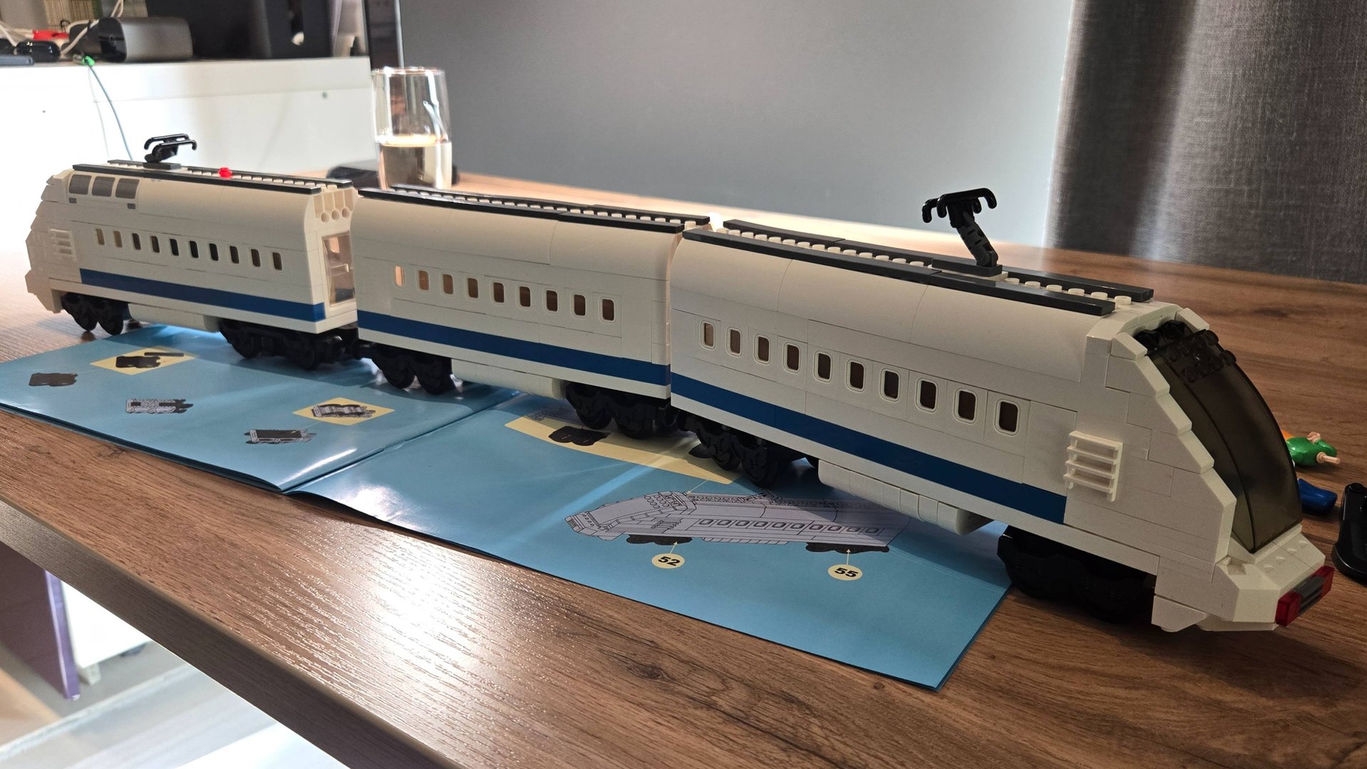 Мой первый ролик. Сборка лего поезда "Скоростной поезд" сапсан, 651 деталь, фирма best like.