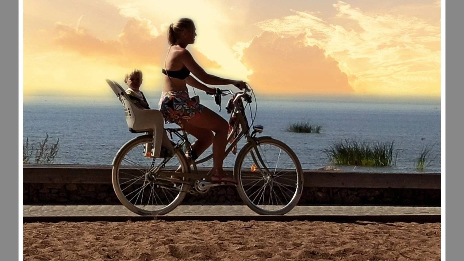 Улетело лето
Песня на стихи Александра Богданчикова