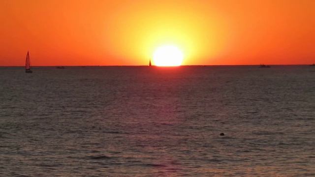 Закат и шторм в Сочи 29 сентября 2024 года