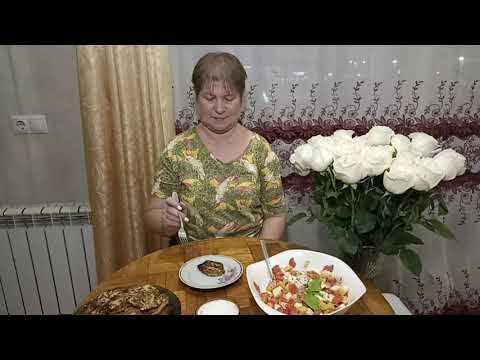 Котлеты из кабачков и картофеля с салатом из кабачков и адыгейским сыром