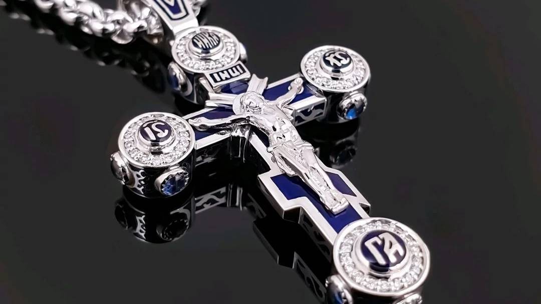 Русский нательный крест из белого золота с синей эмалью, бриллиантами и сапфирами