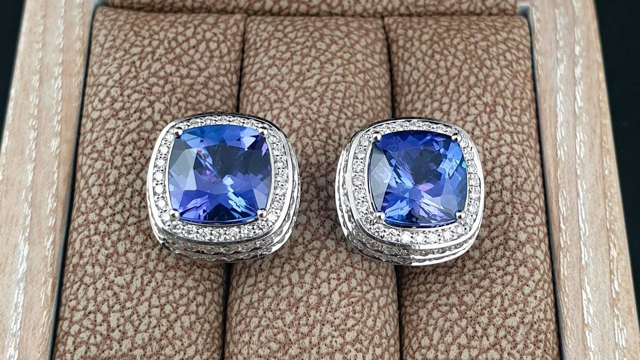 Серьги пусеты из белого золота с танзанитами и бриллиантами