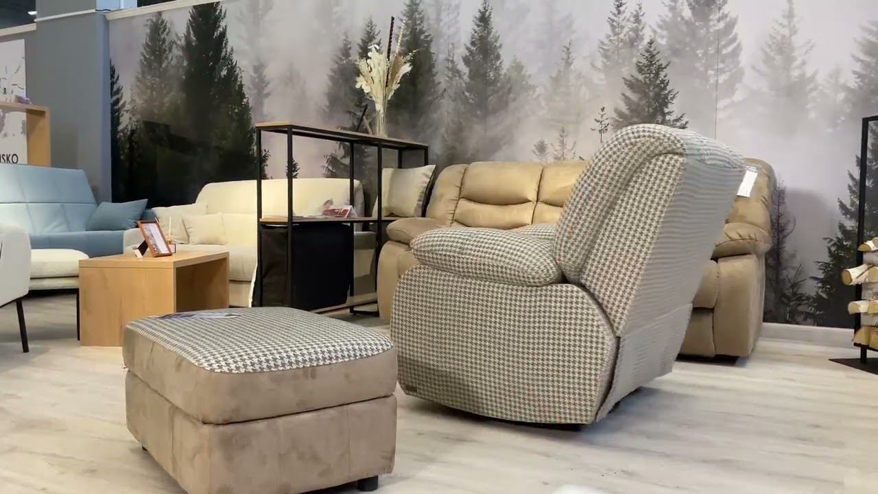 Кресло и пуф