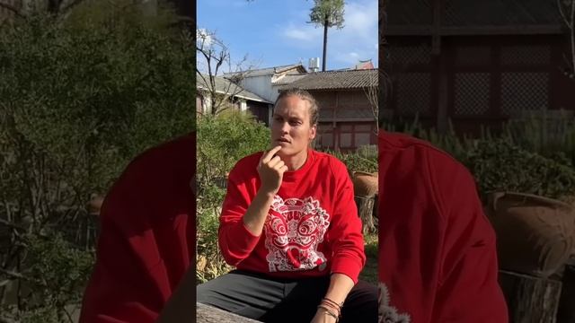 В Китае не говорят «Будь здоров». 
Petya English и Ирис 101 #чихание #blessyou
#Китай #China