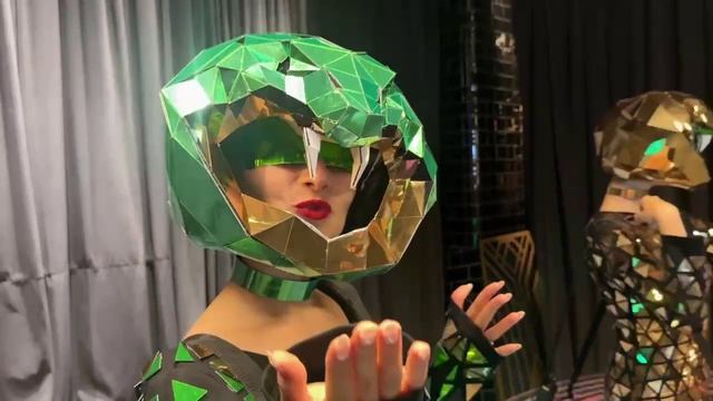 Зеркальные змеи - леди фуршет на мероприятие в Москве — заказать по телефону 8(977)777-28-84