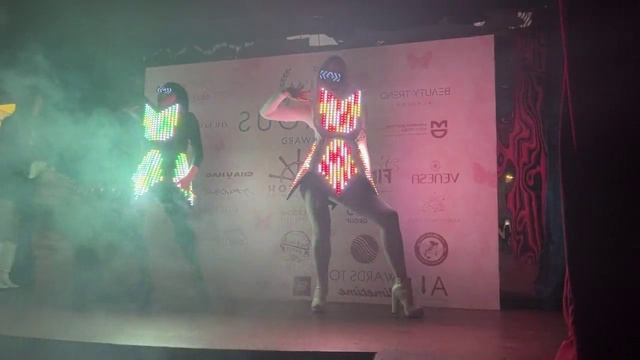 Зеркальное шоу на корпоратив в Москве — заказать по телефону 8(977)777-28-84