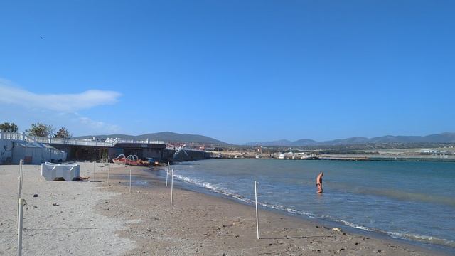 Кривой причал прямо сейчас! Здесь тоже волна. Сегодня в Геленджике штормит, обстановка на море 30.09