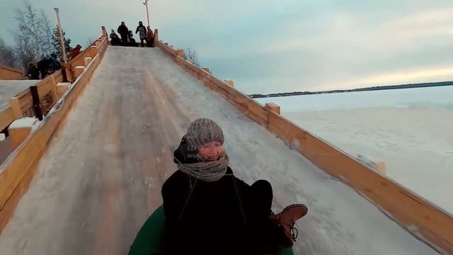 Зеркальные персонажи на новогоднем уличном празднике в Москве — яркое шоу от GO SHOW!