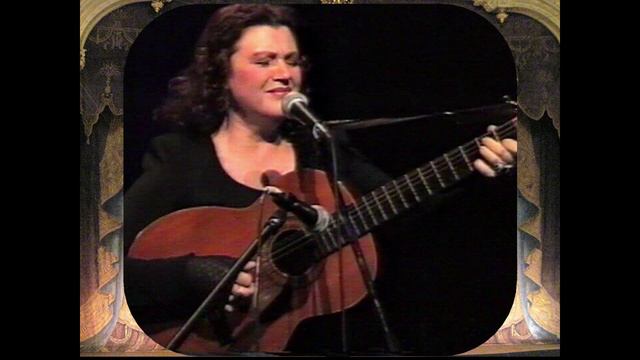 Песню "Проходит жизнь" исполняет Валентина Игнатьева