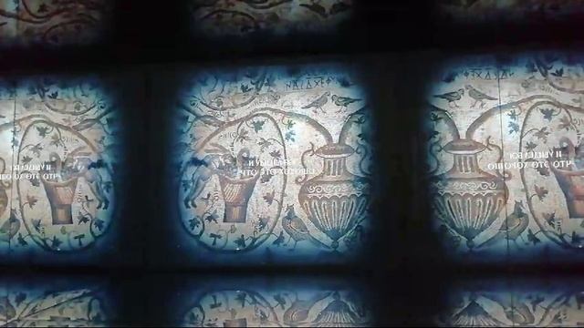 Фрагмент фильма о сотворении мира из зеркальной комнаты выставки "Райский сад небесный и земной".