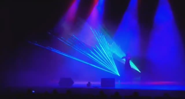 Скрипичный дует V-Play c лучевой поддержкой