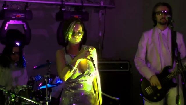 MAMA MIA / LUCKY MEN GROUP