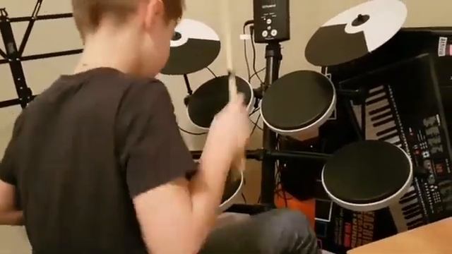 Импровизация!!)...Гриша весь в музыке, Молодец!!!)