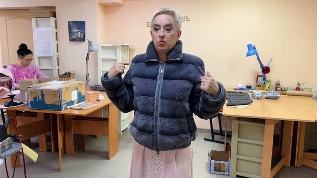 Видео №696. 1423 - Куртка из бобрика - перешив в бомбер - 05