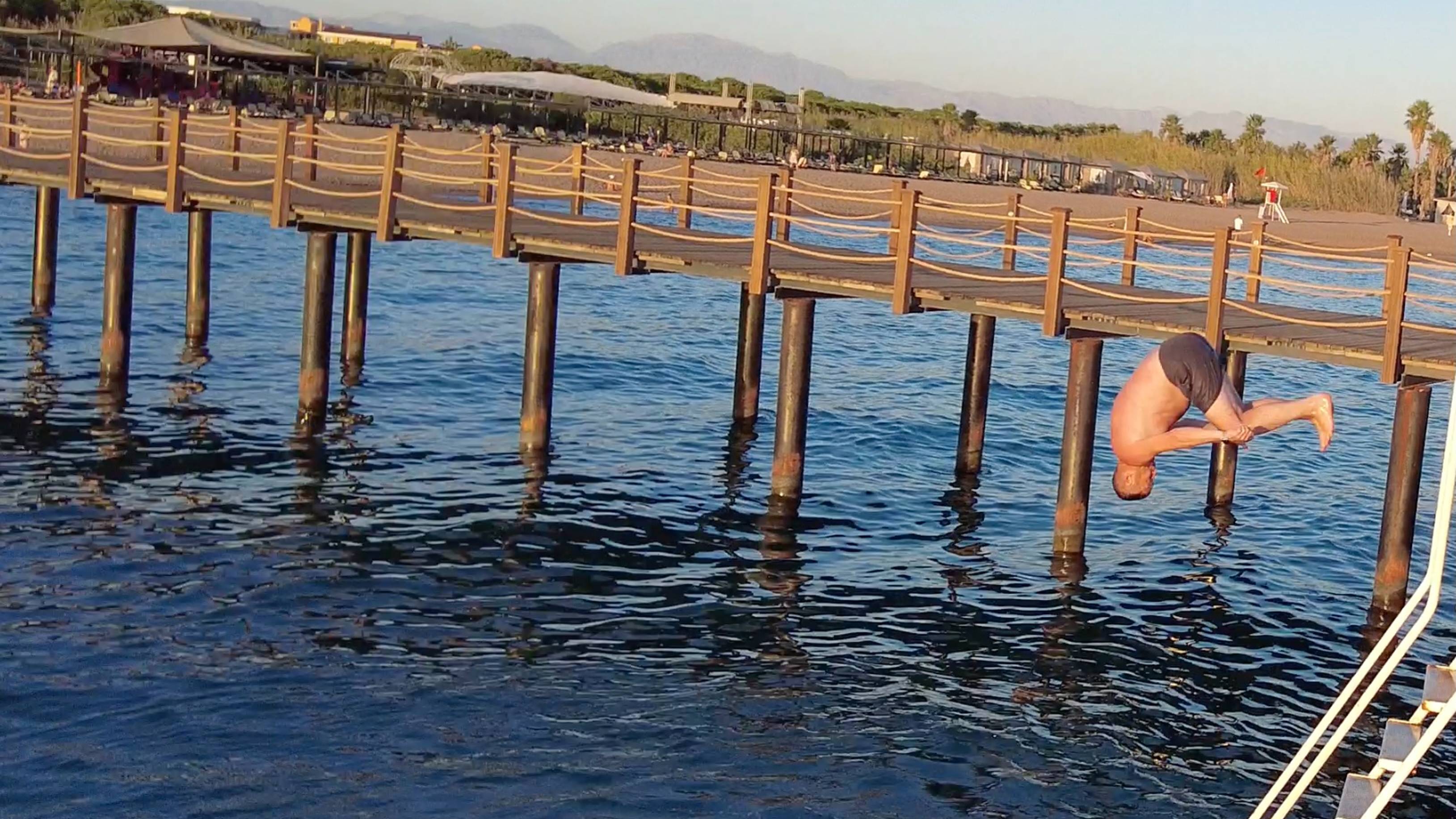 Прыжки в воду с пирса