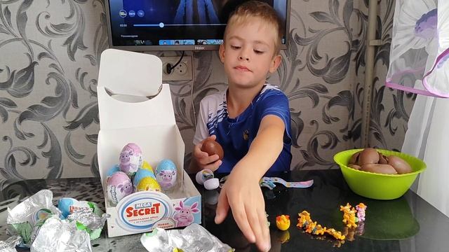 Распаковка шоколадных яиц из коллекции Лунтика