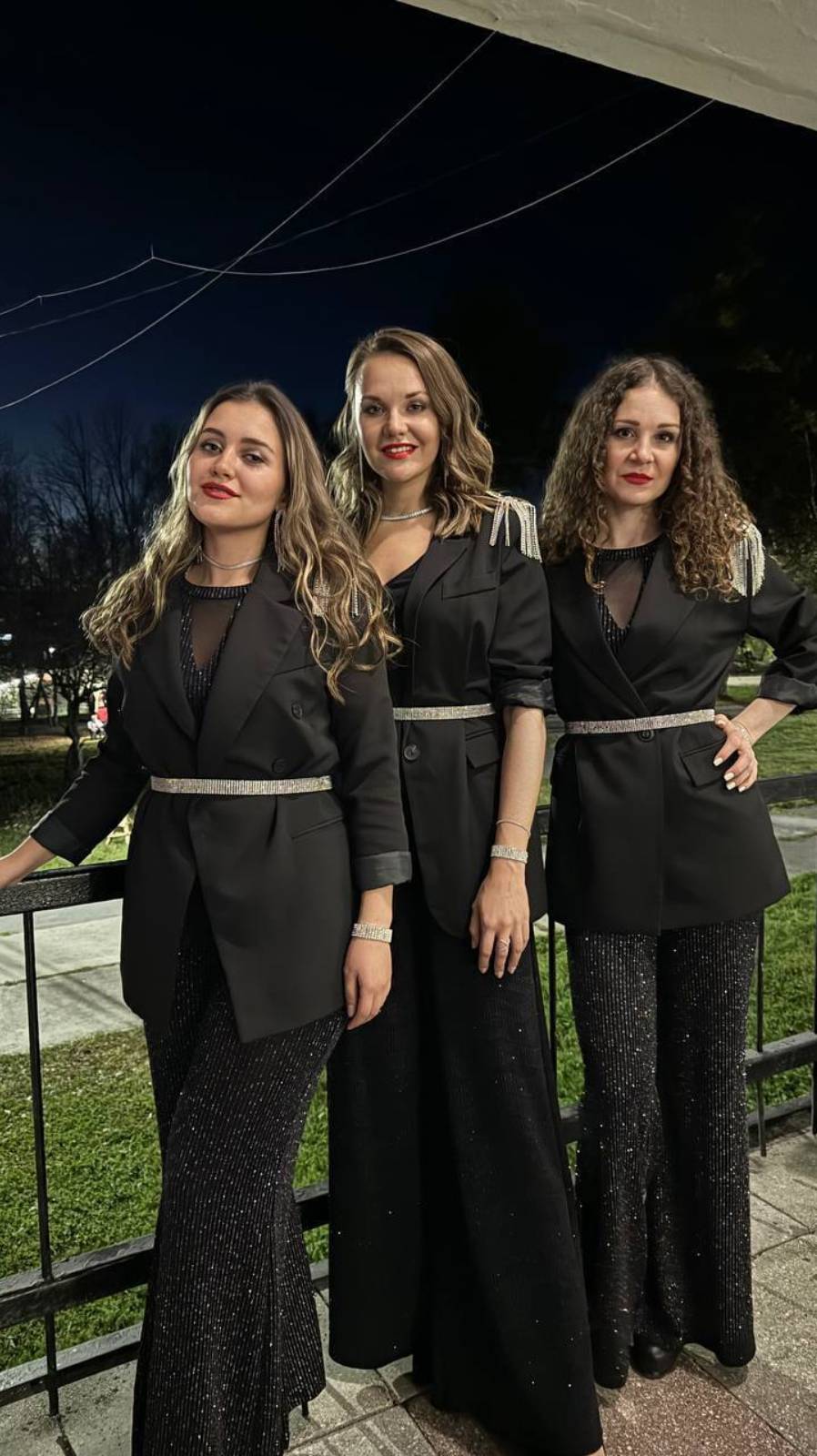 Каждый выход на сцену делает нас счастливыми! #кавергруппа #вокальнаягруппа #фьюжн_видео #backstage