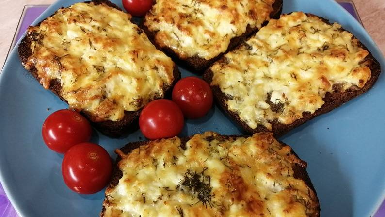 Горячие бутерброды с творогом