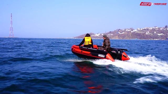 Reef 370 FBi Skat в скоростном теста на 15 л.с. – двое людей и два больших корабля