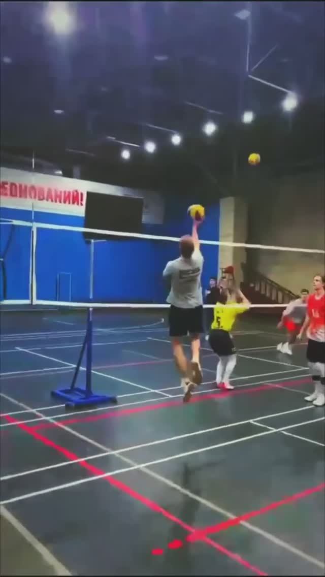 Тренировка нападающих в волейболе