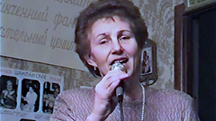 "Белая ночь" (запись 1999 г.). Поёт автор - Вера Смирнова (Журба). Аккомпанирует Дьяченко М. П.