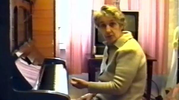 "Не предчувствовал я беды" (+ диалог с Витей). Играет и напевает Дьяченко Марина Петровна (1992 г.)