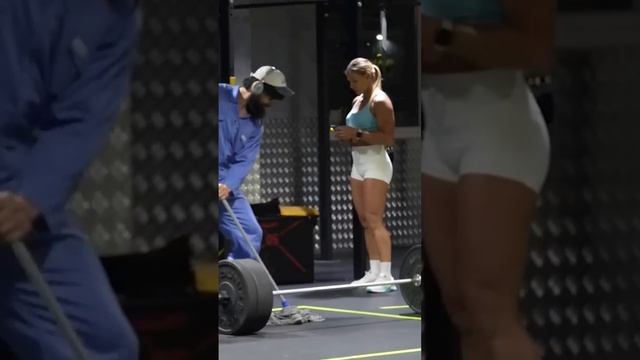 How muscle girl reacting to Anatoly #fitness #anatoly #gym
