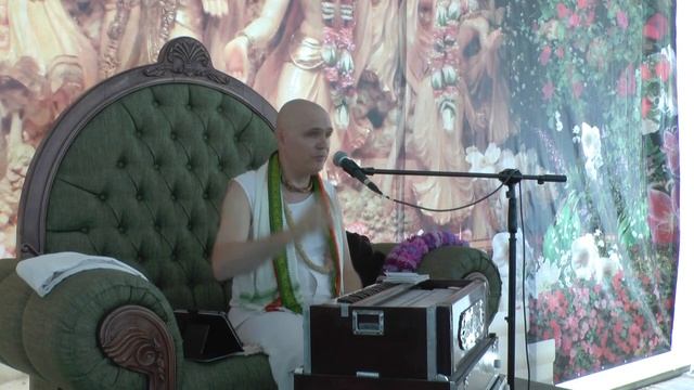 [1] Слава женщинам-матерям и ответственным мужчинам. Мадхавананда прабху.