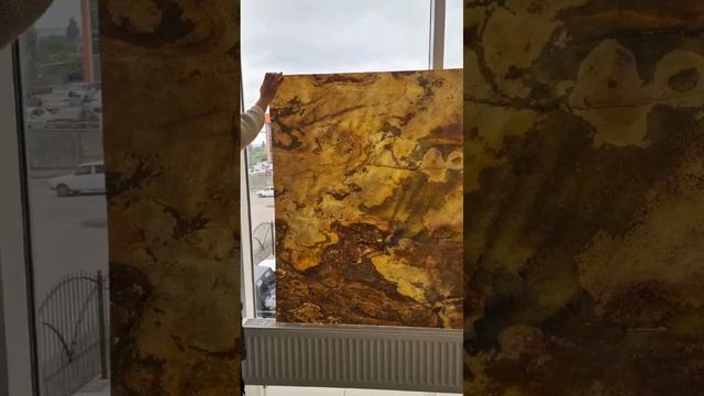 Светопрозрачный каменный шпон Slate Lite Translucent из нашего ассортимента.