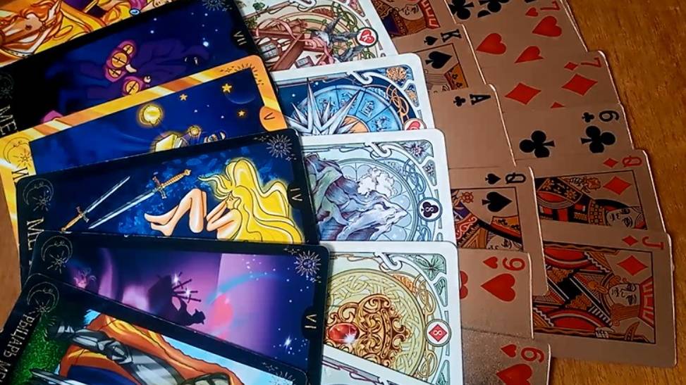 Кто в дороге, что на пороге: гадание без срока