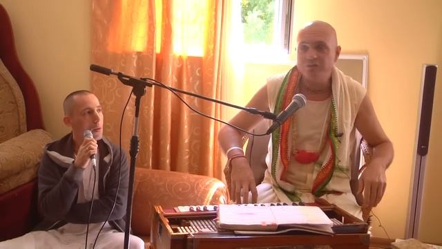 [1] Шанкхачуда-вадха-лила. Мадхавананда прабху.